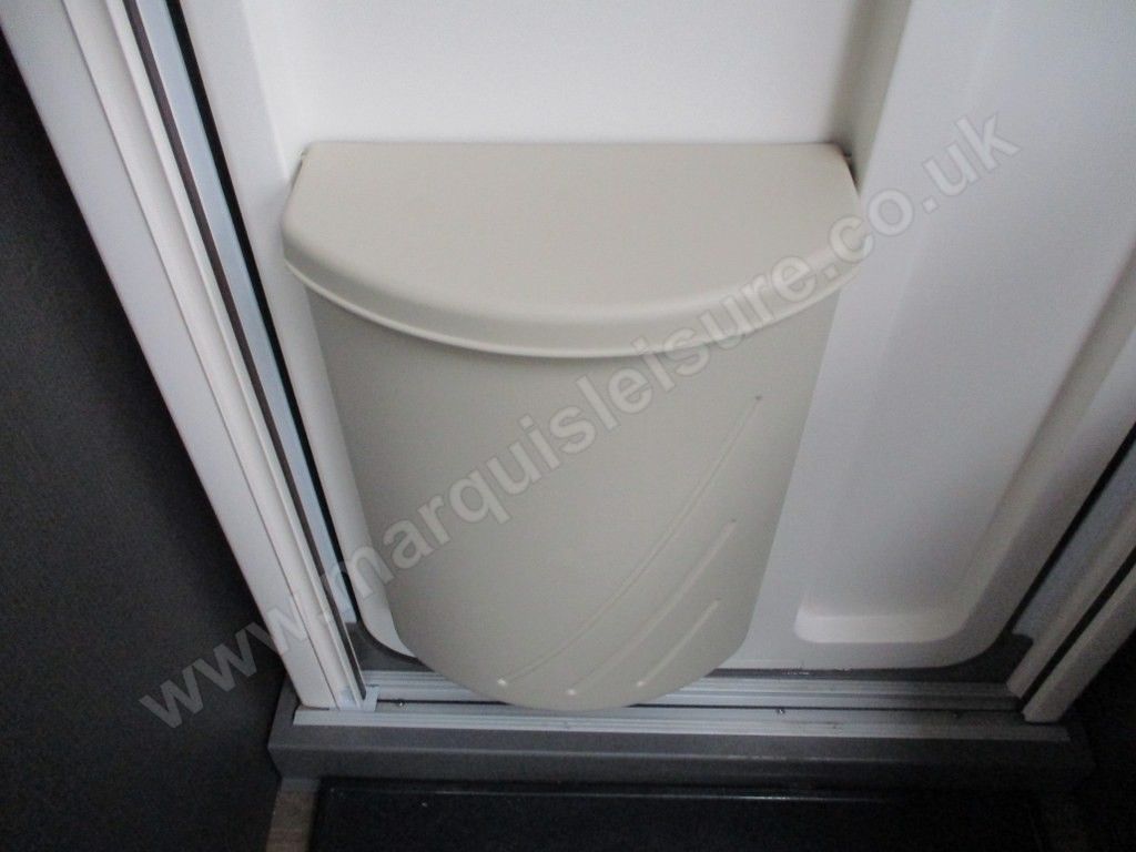 SWIFT CONQUEROR 560 55608